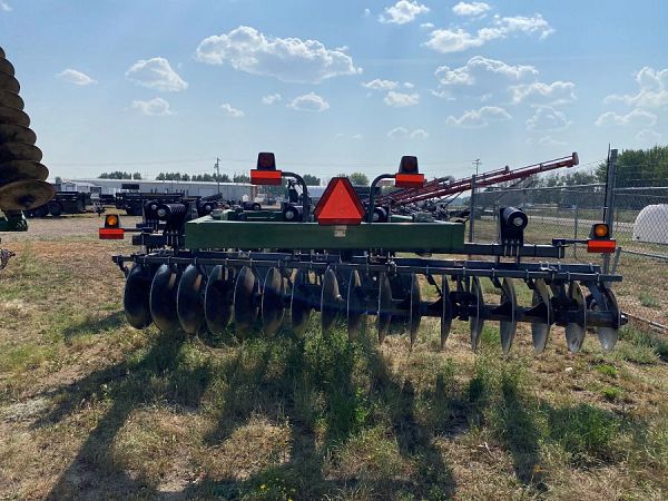 2021 Wishek 14' 842N Disc | Flaman Agriculture